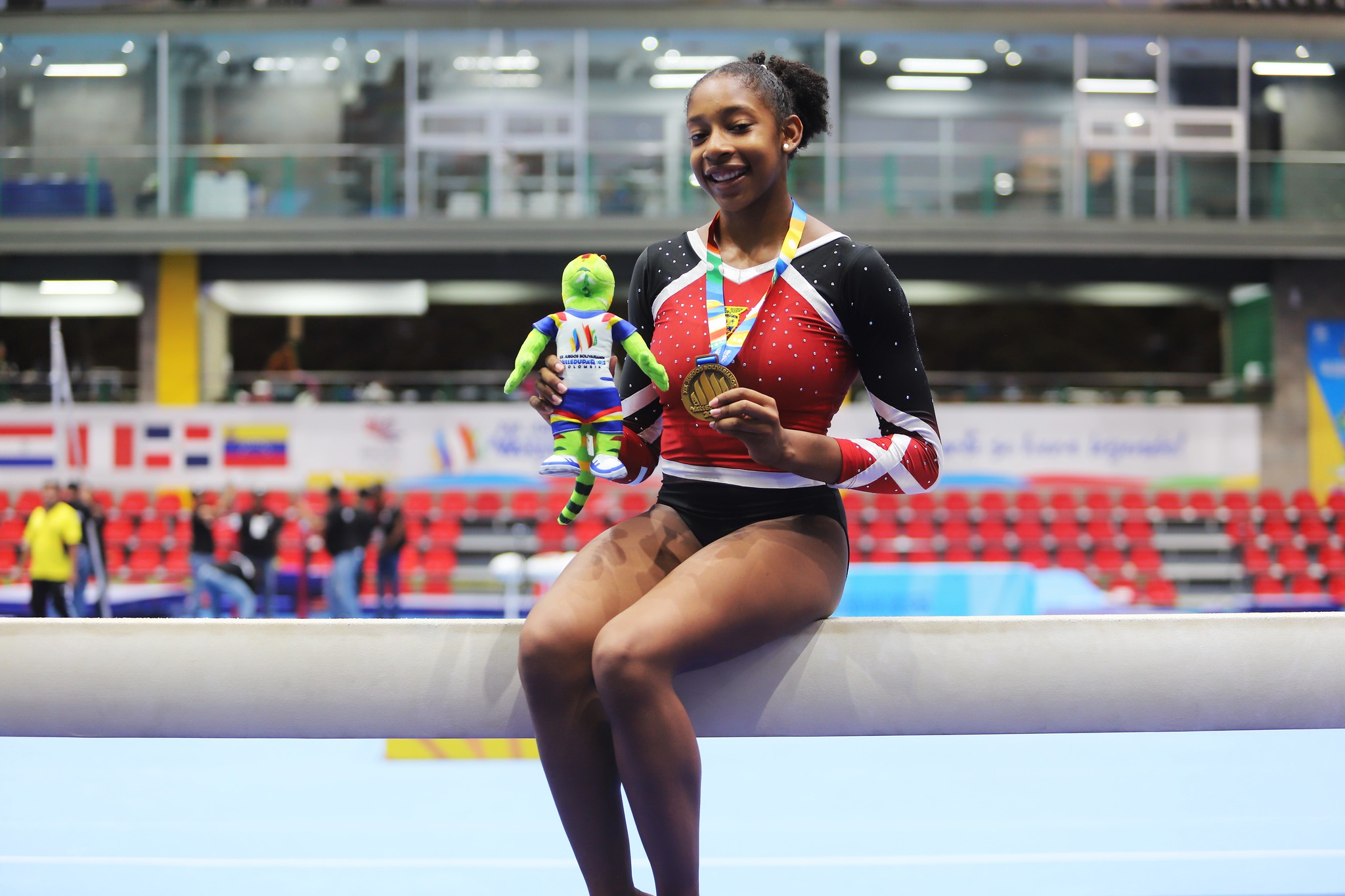 Alaís Perea cosechó histórico oro bolivariano en gimnasia artística ...